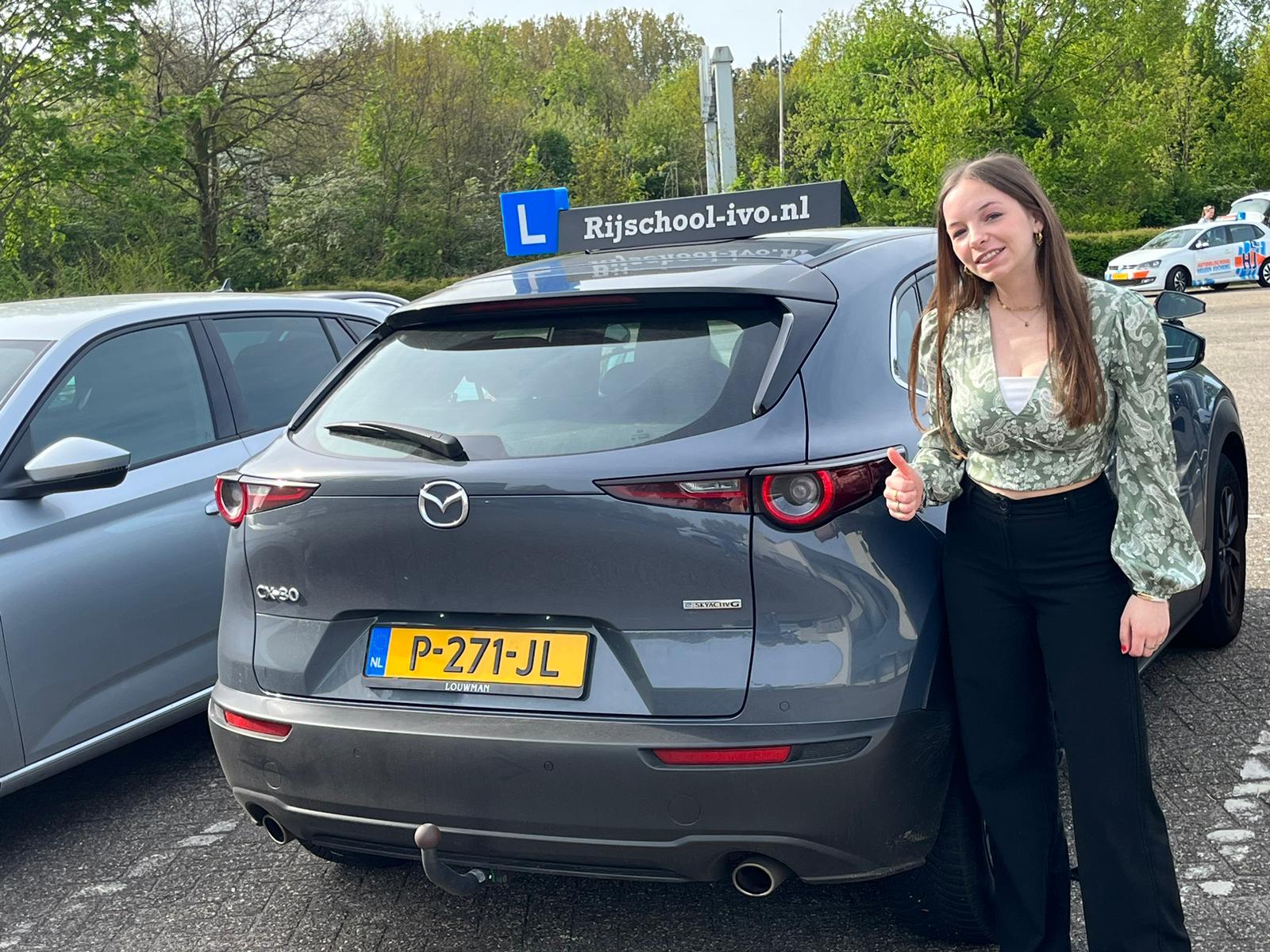 Anne Bogaerts Geslaagd!!! - Rijschool Ivo